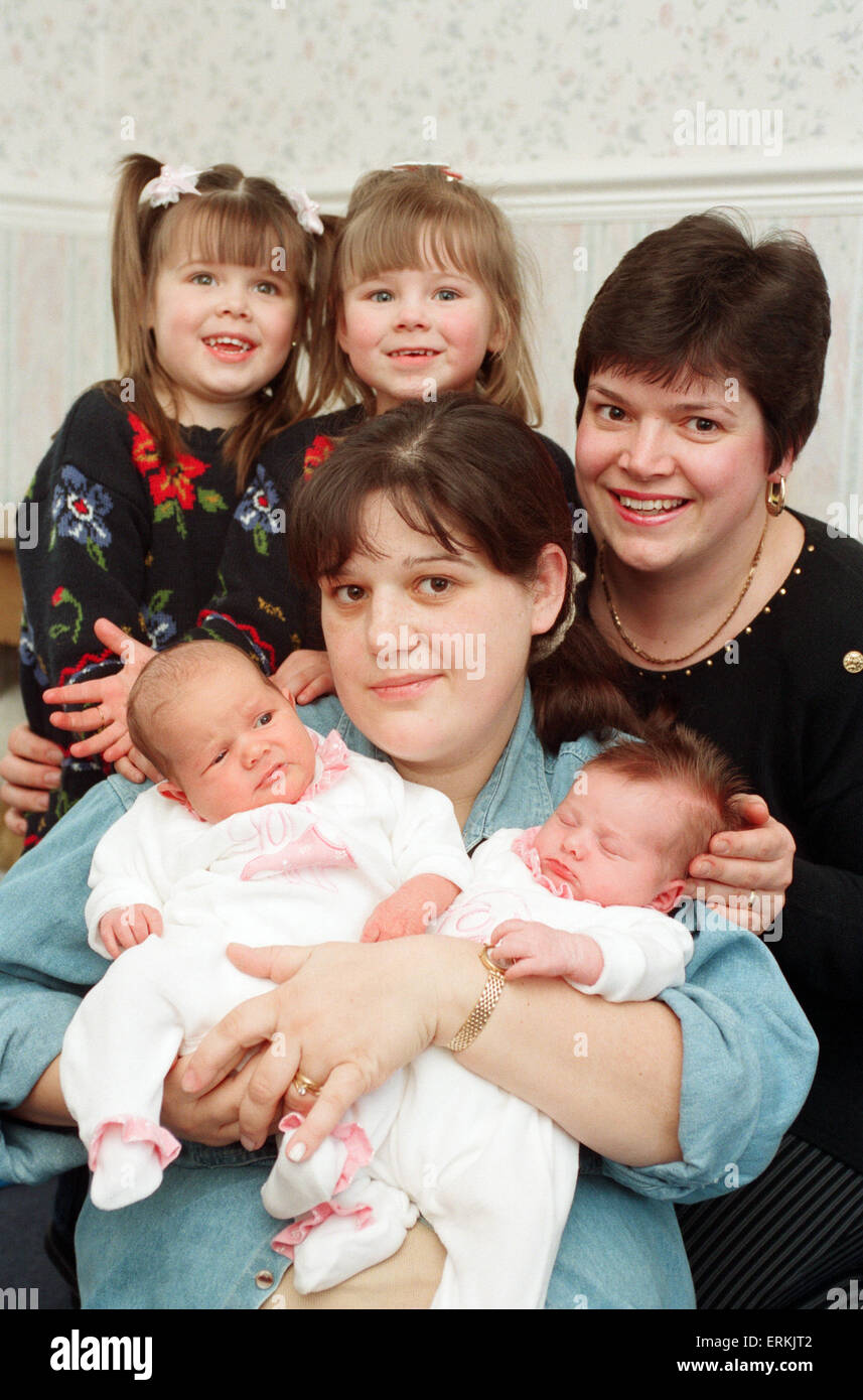 Sisters Dawn Larkin (l), and Maxine Preston from South Yardley who have ...