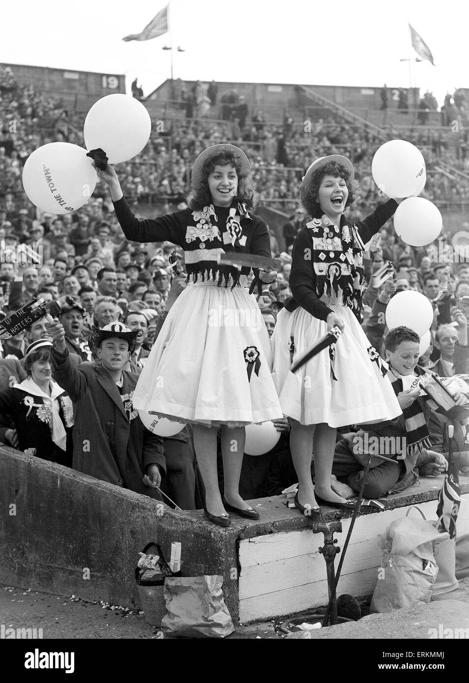 Fa cup final fans Black and White Stock Photos & Images - Alamy