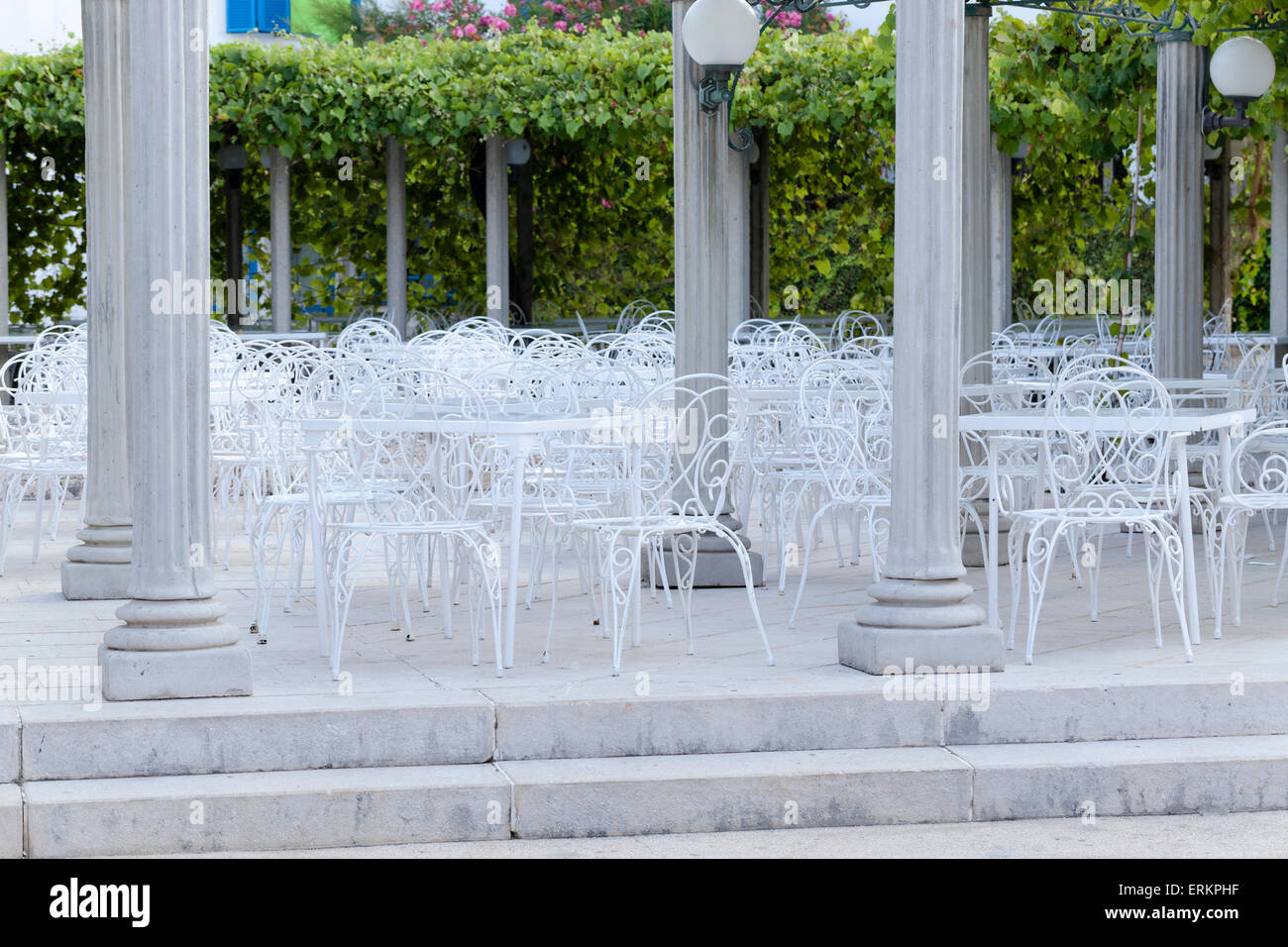 Open air eatery hi-res stock photography and images - Alamy