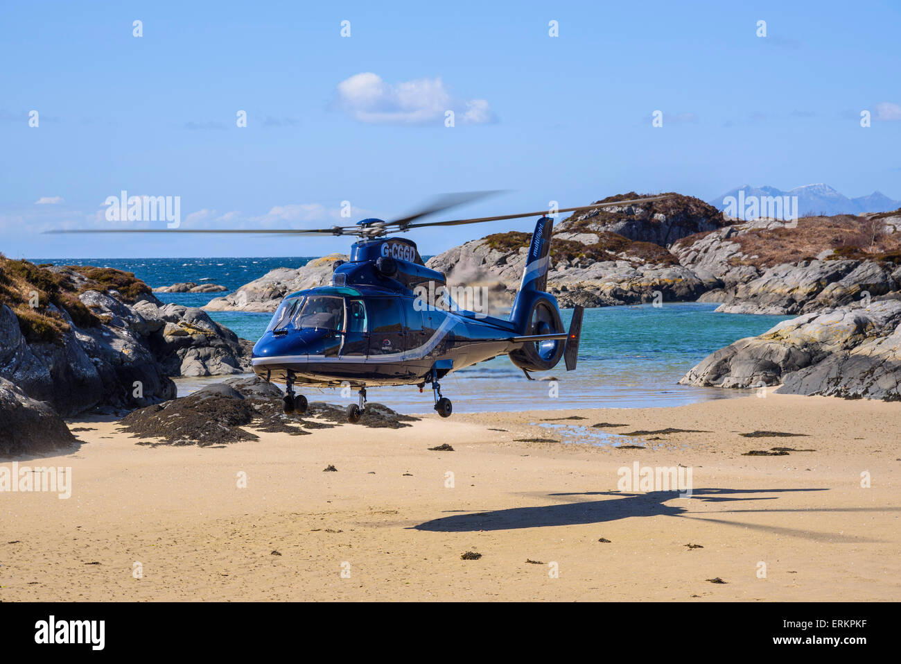 Helicopter landing on beach hi-res stock photography and images - Alamy