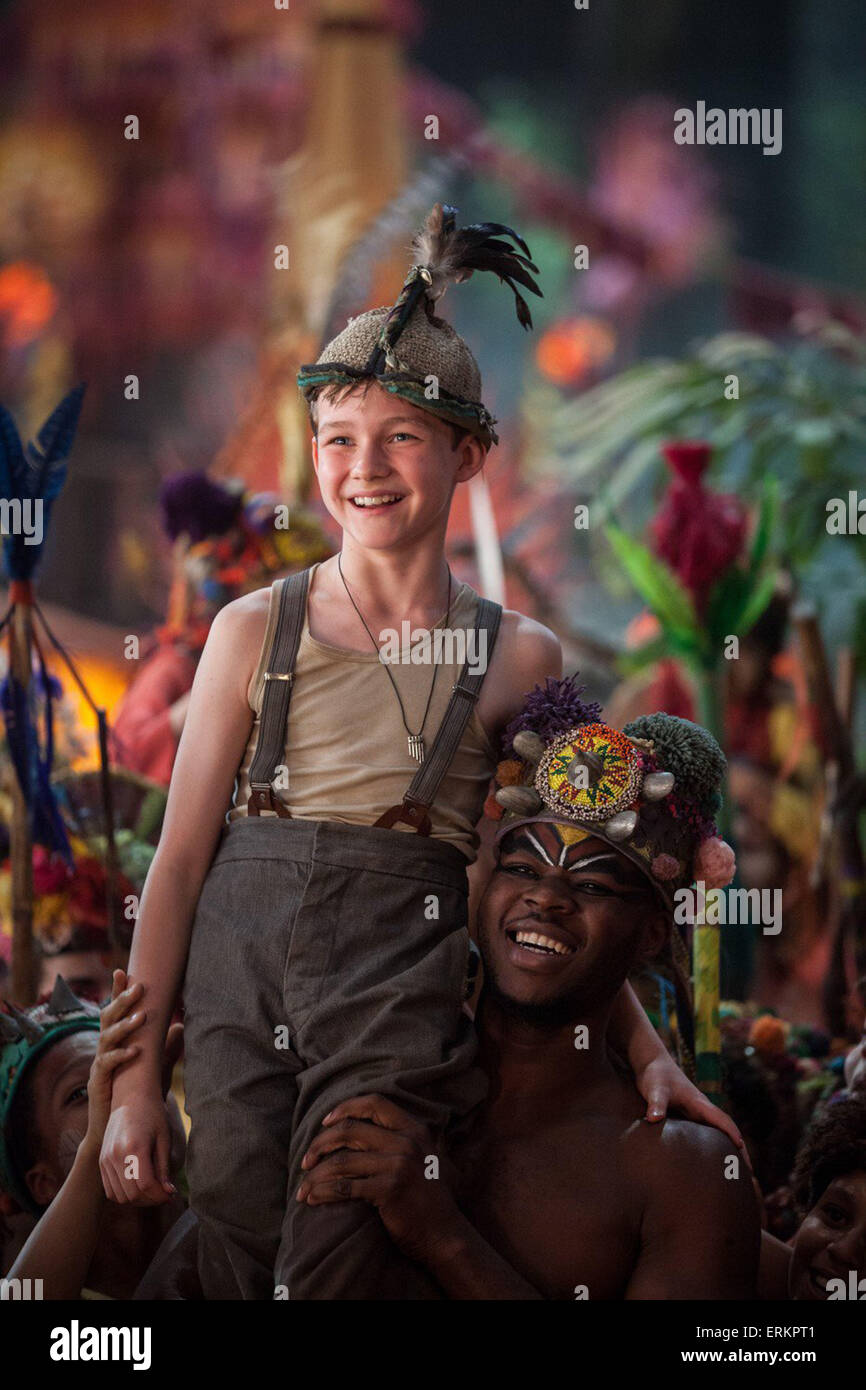 PAN (2015) LEVI MILLER JOE WRIGHT (DIR Stock Photo - Alamy