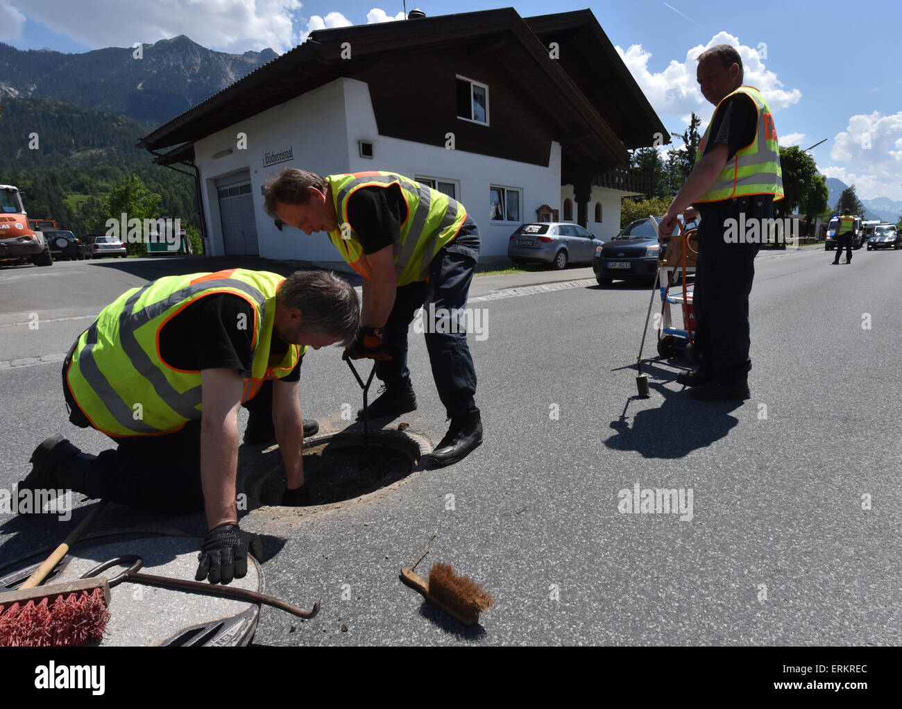 Kruen, Germany. 04th June, 2015. Police officers inspect and weld a ...