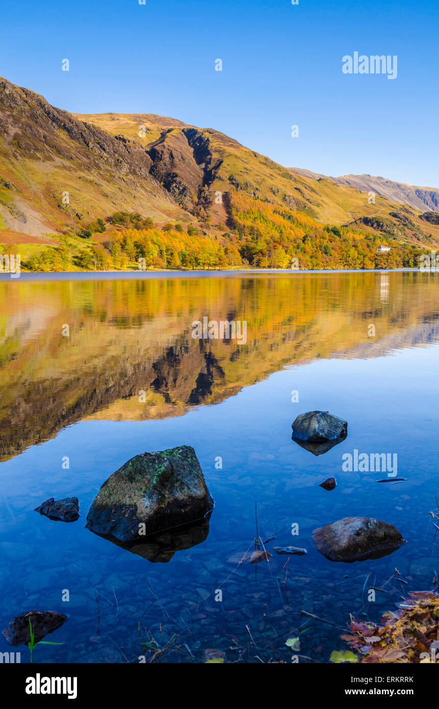 Robinson fell reflected in Buttermere lake. Lake District, Cumbria ...
