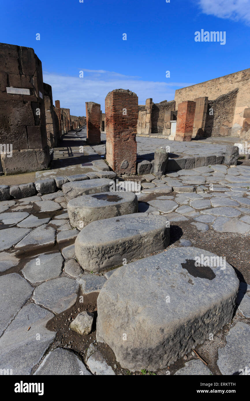 Roman roman stones hi-res stock photography and images - Alamy