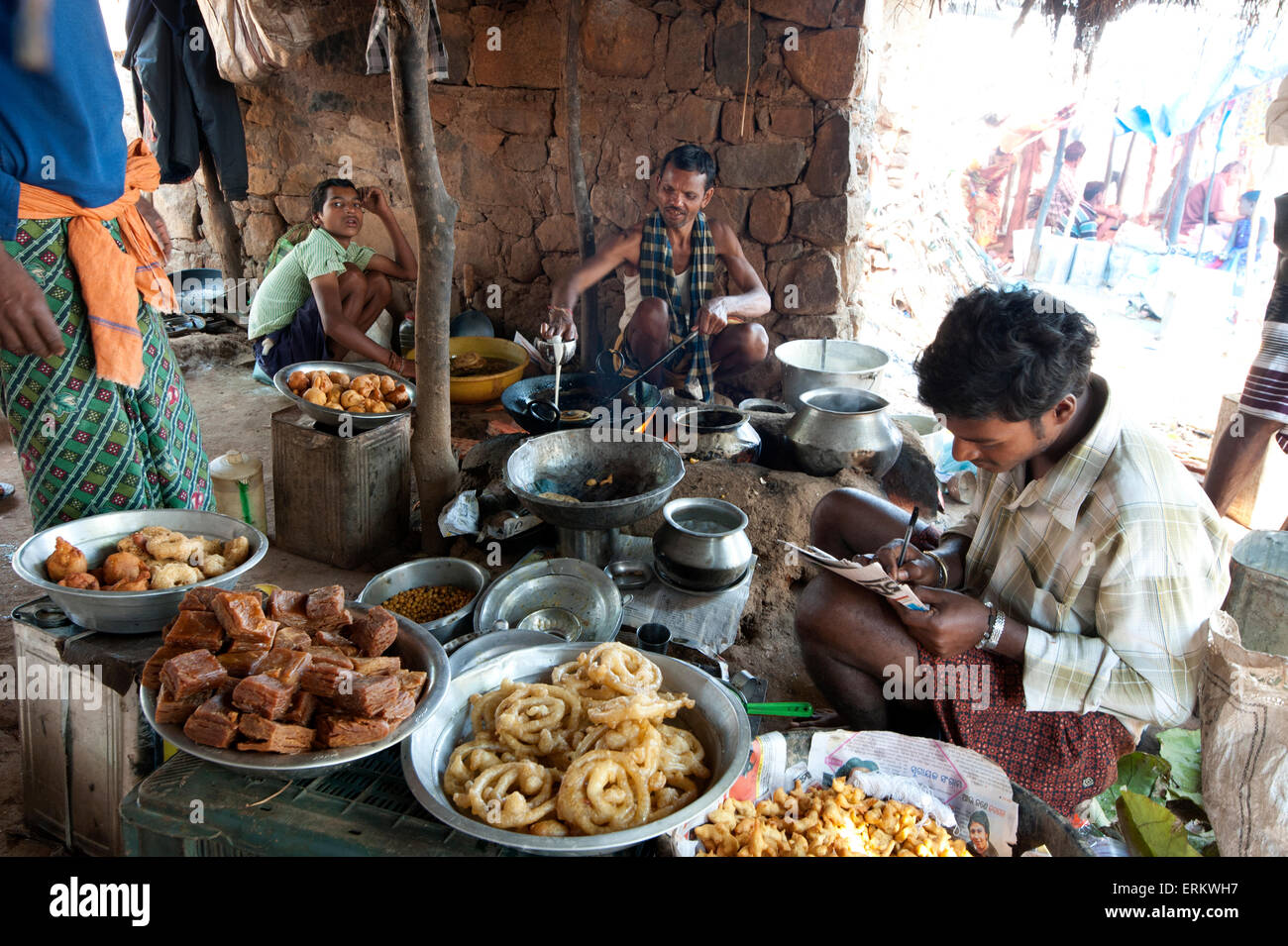 Jelabi and sweet snack maker in Mali weekly tribal market, Guneipada ...