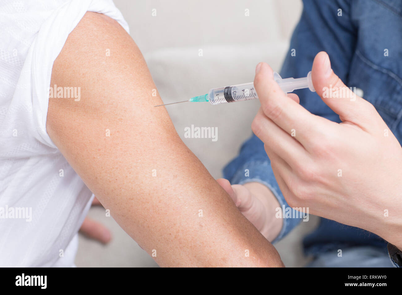 Setting injection on arm hi-res stock photography and images - Alamy