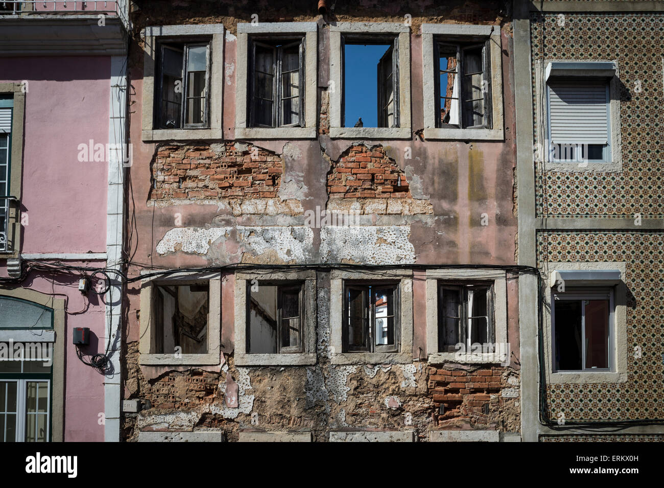 Broken down houses hi-res stock photography and images - Alamy