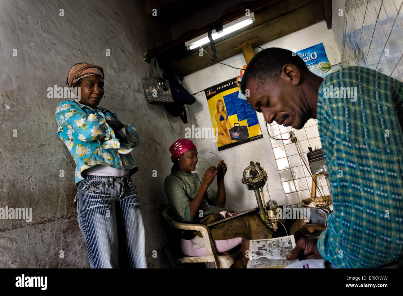 Cuban man reads comic book hi-res stock photography and images - Alamy