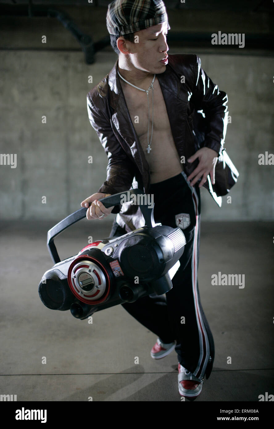 Chinese male dancer hi-res stock photography and images - Alamy