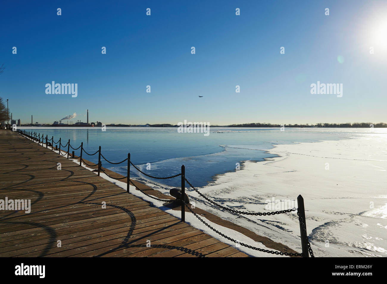 Toronto harbourfront boardwalk hi-res stock photography and images - Alamy