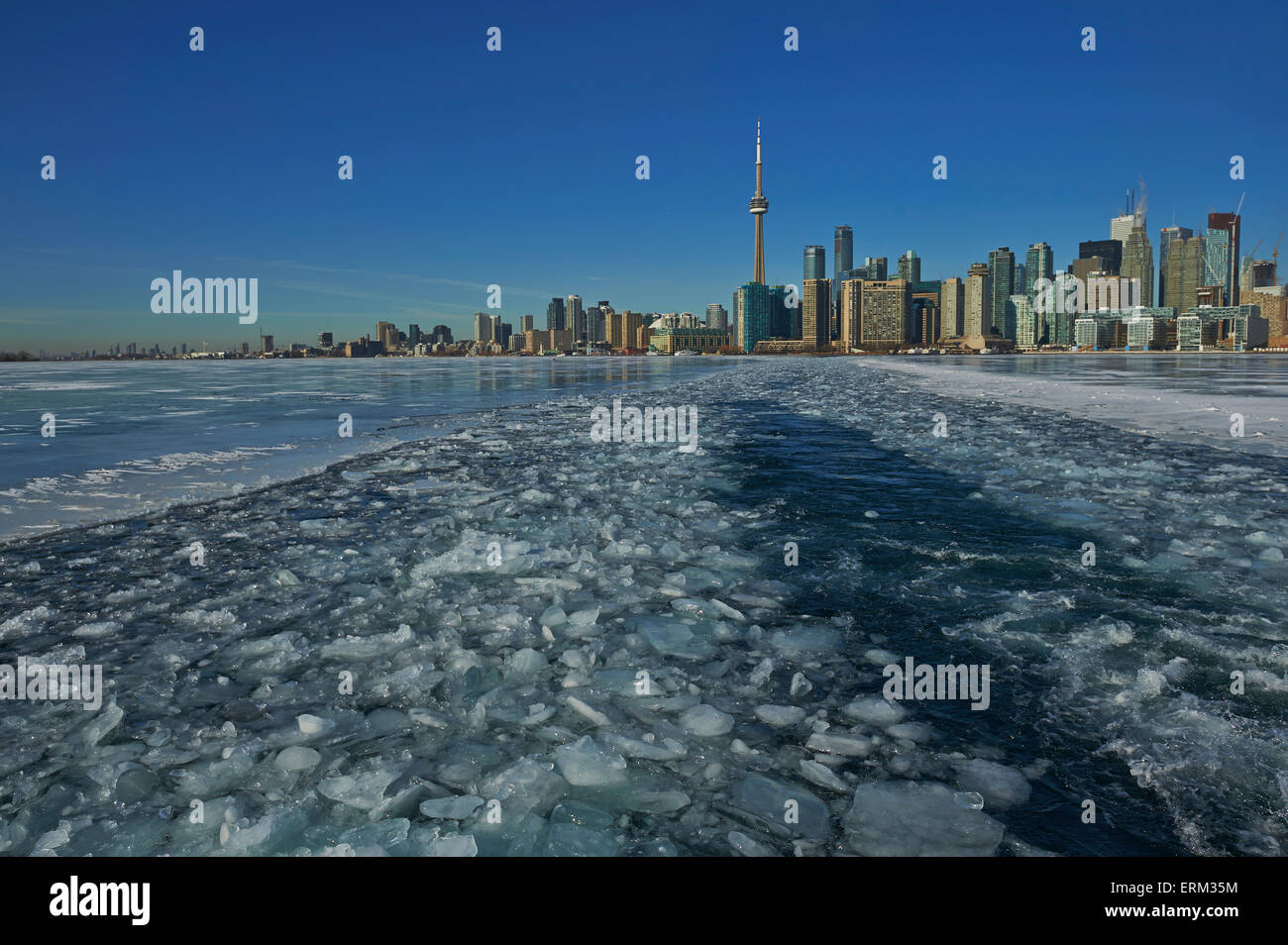 Frozen harbor and waterfront skyline hi-res stock photography and ...