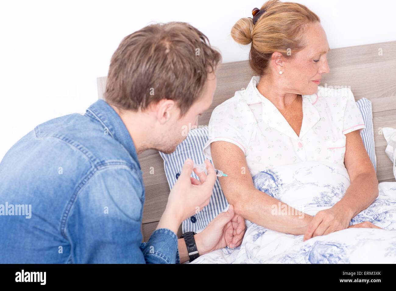 Setting an injection on the arm of an elderly woman Stock Photo - Alamy