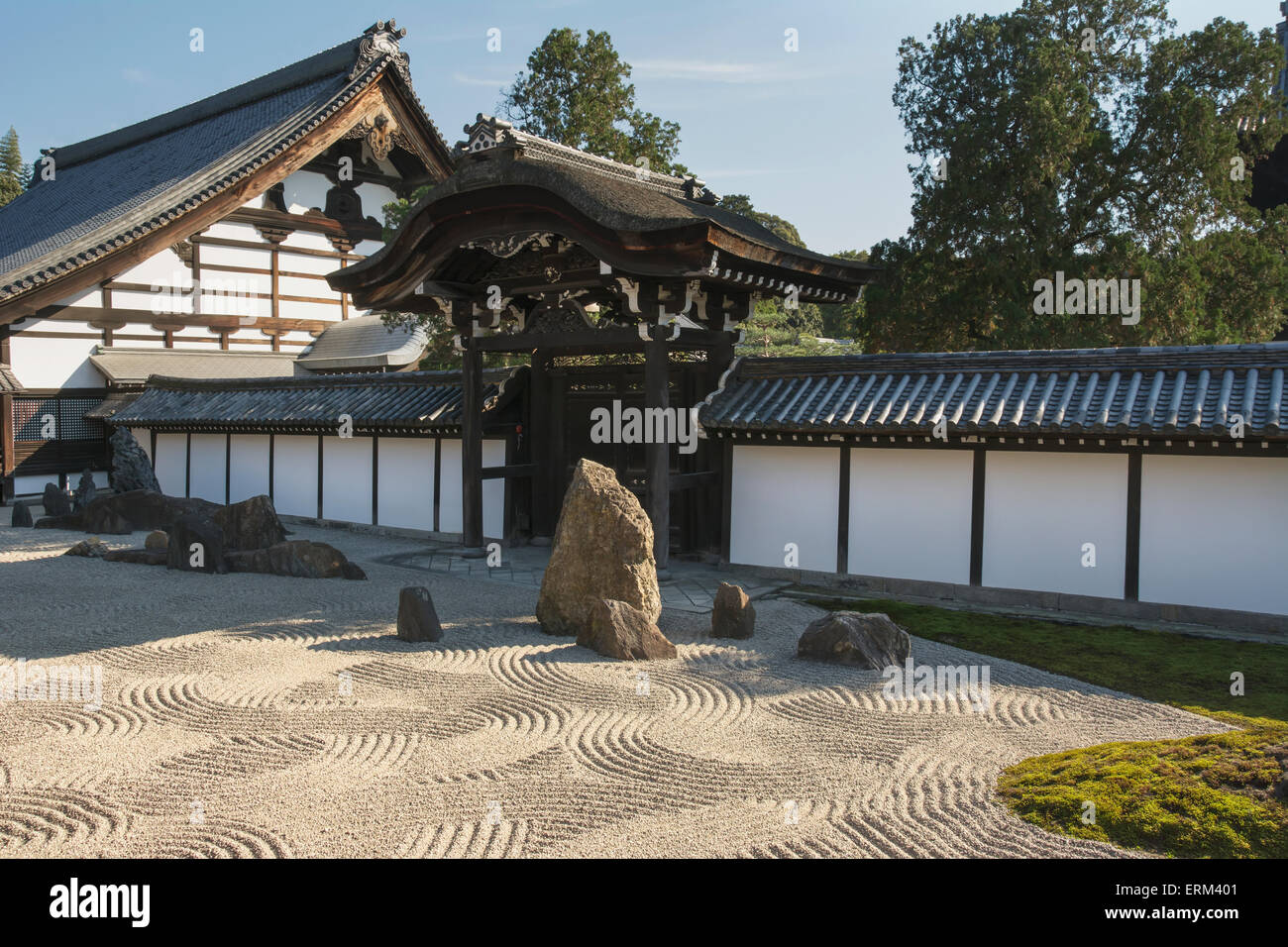 Japanese zen temple garden; Kyoto, Japan Stock Photo - Alamy