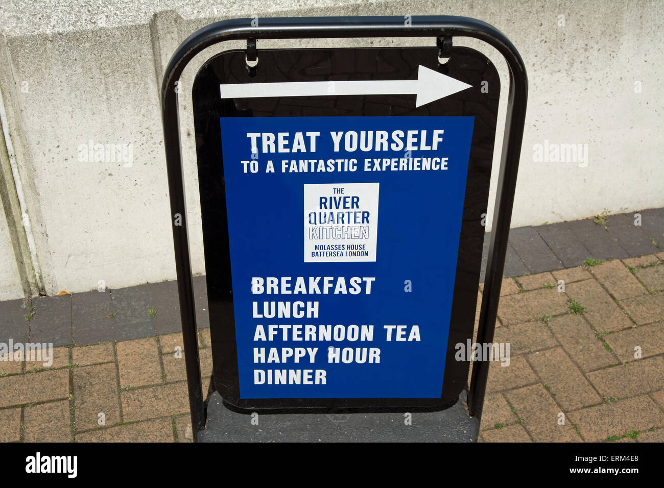 Afternoon tea happy hour hi-res stock photography and images - Alamy