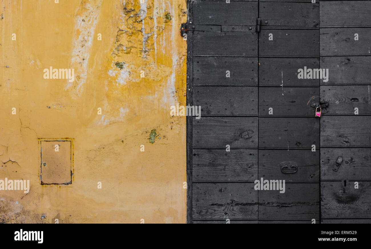 Old scraped wall hi-res stock photography and images - Alamy