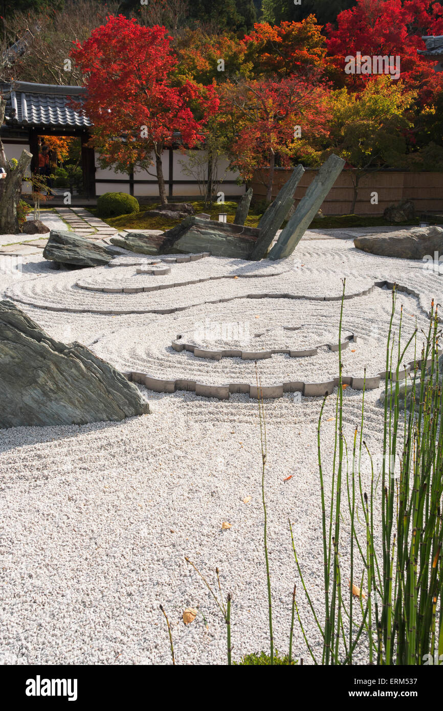 Japanese temple garden in autumn; Kyoto, Japan Stock Photo - Alamy