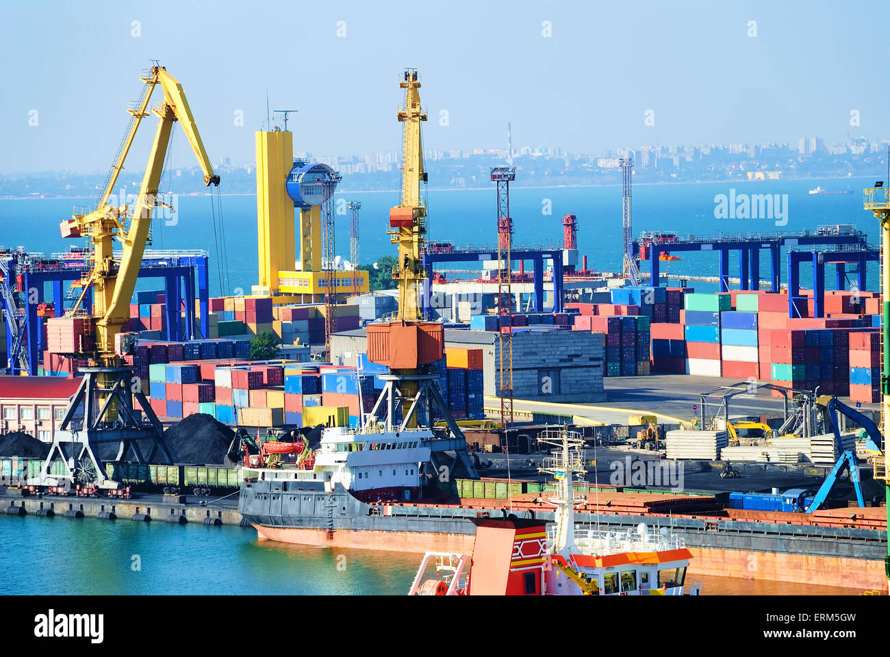 Trading seaport cranes hi-res stock photography and images - Alamy