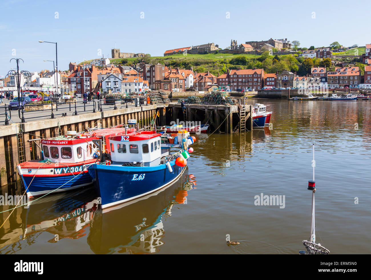 Whitby town and harbour hi-res stock photography and images - Alamy