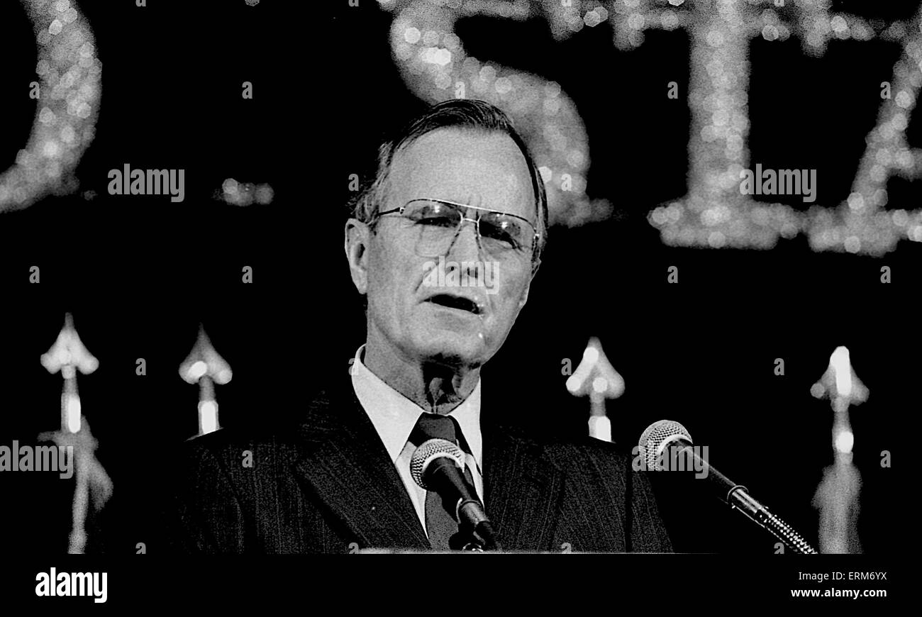 Chicago, Illinois. 8-22-1988 Vice-President George H.W. Bush addresses ...