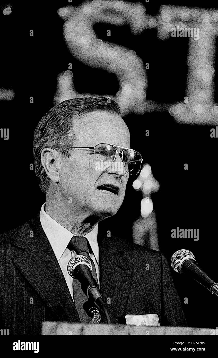 Chicago, Illinois. 8-22-1988 Vice-President George H.W. Bush addresses ...