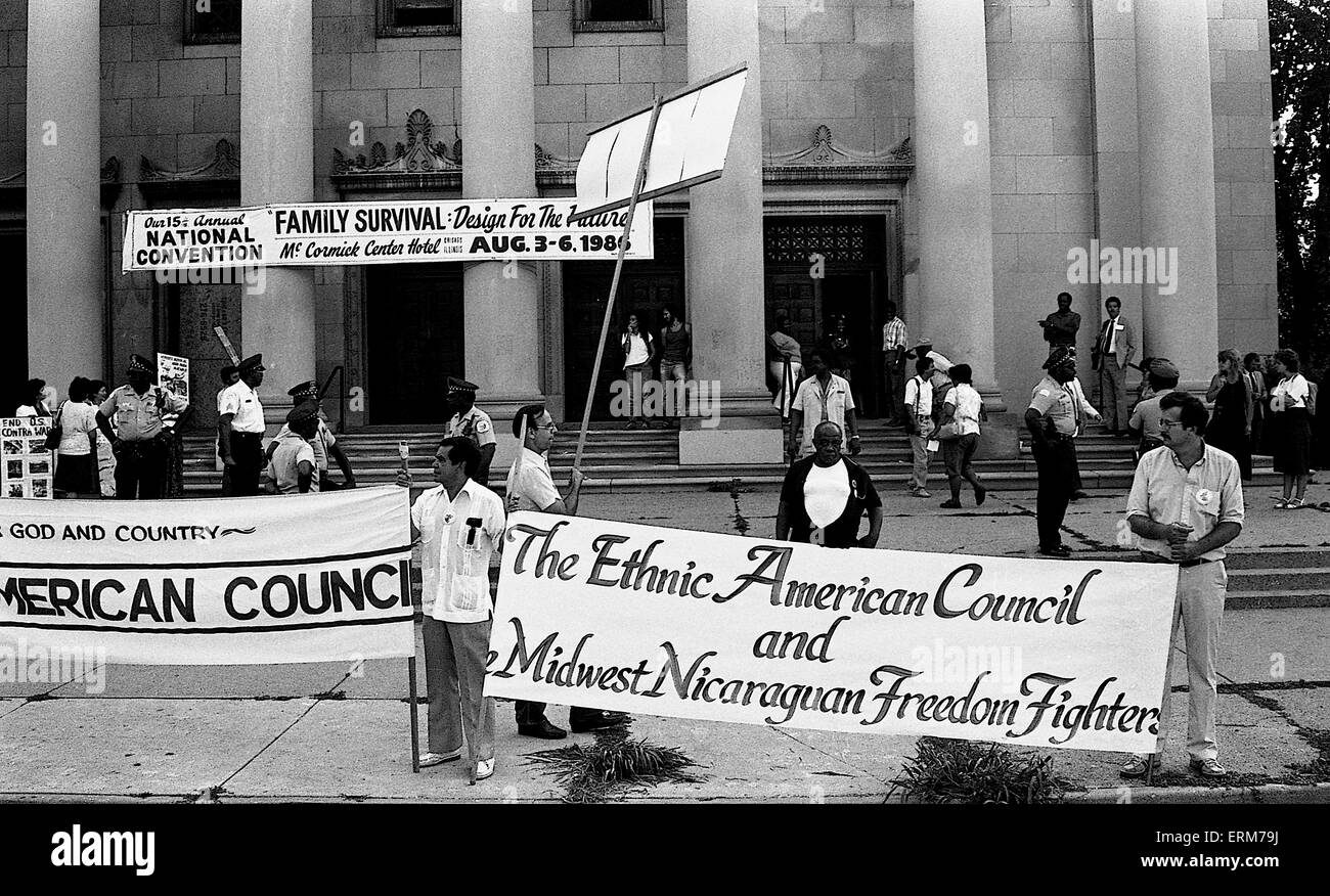 Chicago, Illinois, USA, 2nd August, 1986 Demonstrators outside and ...