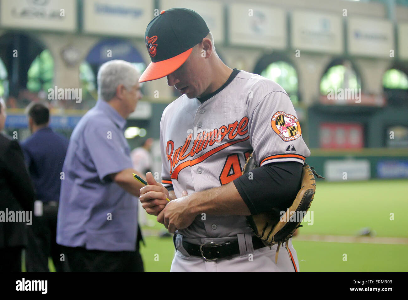 JUN 04 2015: Baltimore Orioles catcher Steve Clevenger #45 signs a fan ...