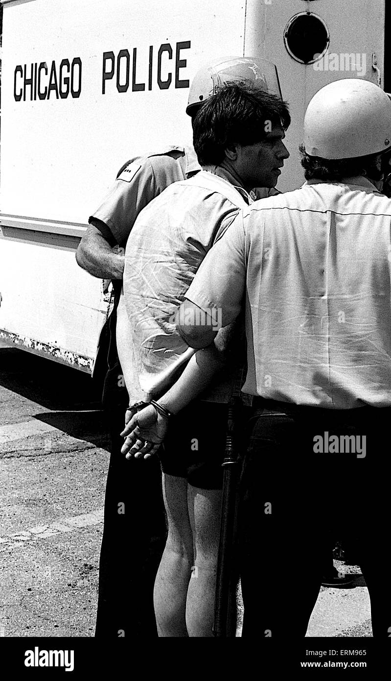 Chicago, Illinois 6-29-1986 Lincoln Park, Chicago, police arrest ...