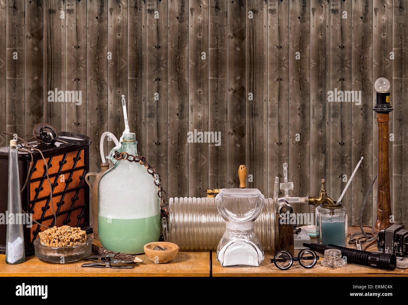 Research table hi-res stock photography and images - Alamy