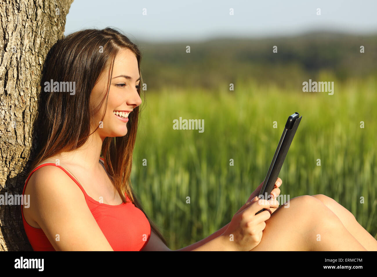 Ereader girl hi-res stock photography and images - Alamy