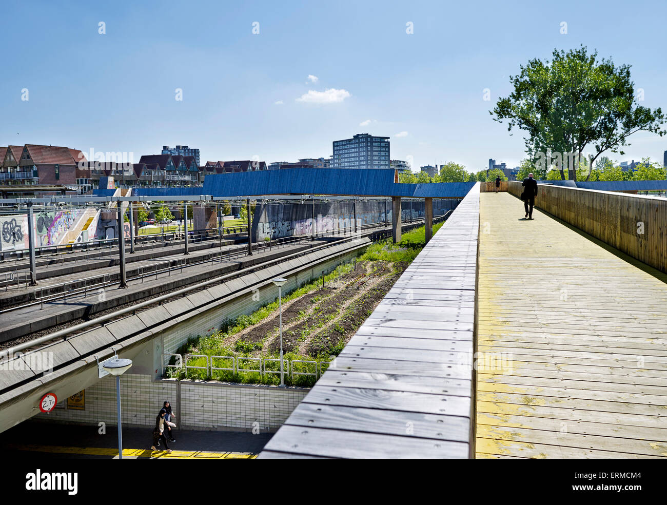 De Luchtsingel in Rotterdam, The Netherlands, a connection between ...