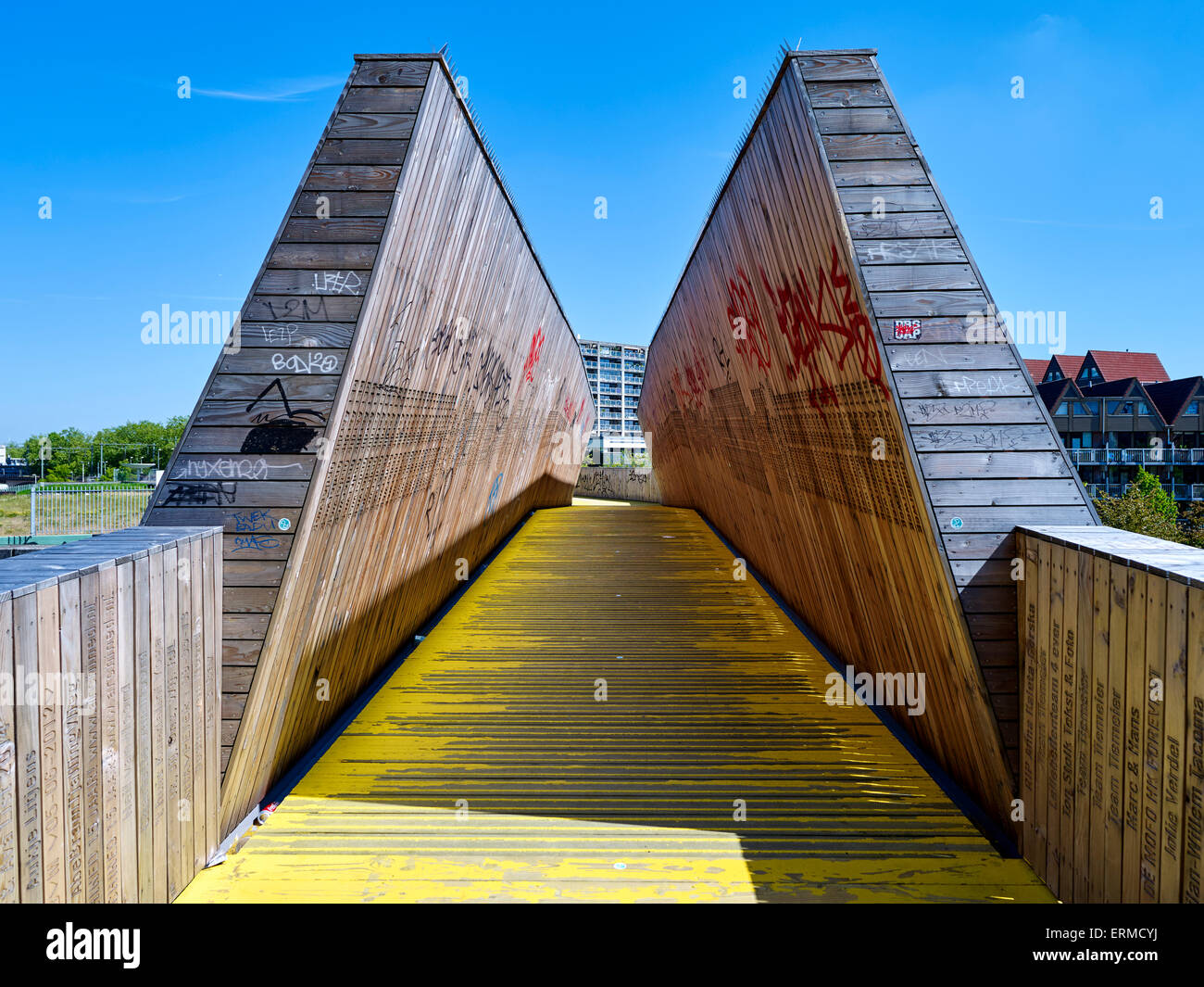 De Luchtsingel in Rotterdam, The Netherlands, a connection between ...