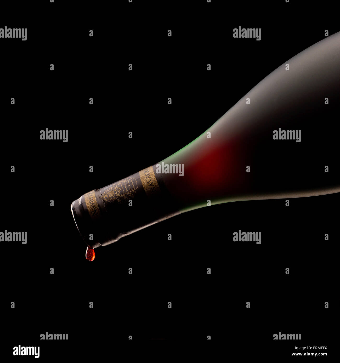 WINE BOTTLE WITH DROPLET Stock Photo - Alamy