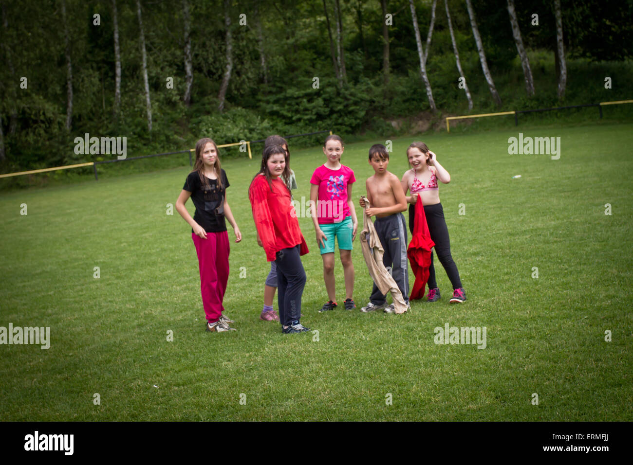 Kids racing running hi-res stock photography and images - Alamy