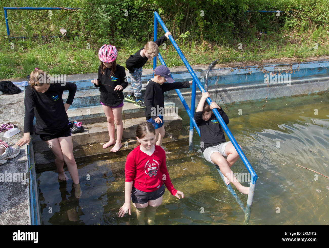 Kids at the water Stock Photo - Alamy