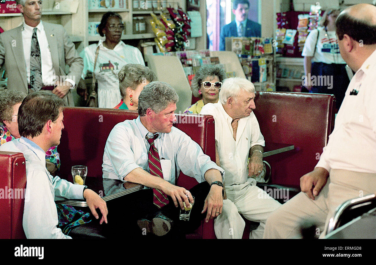 Diner bus hi-res stock photography and images - Alamy