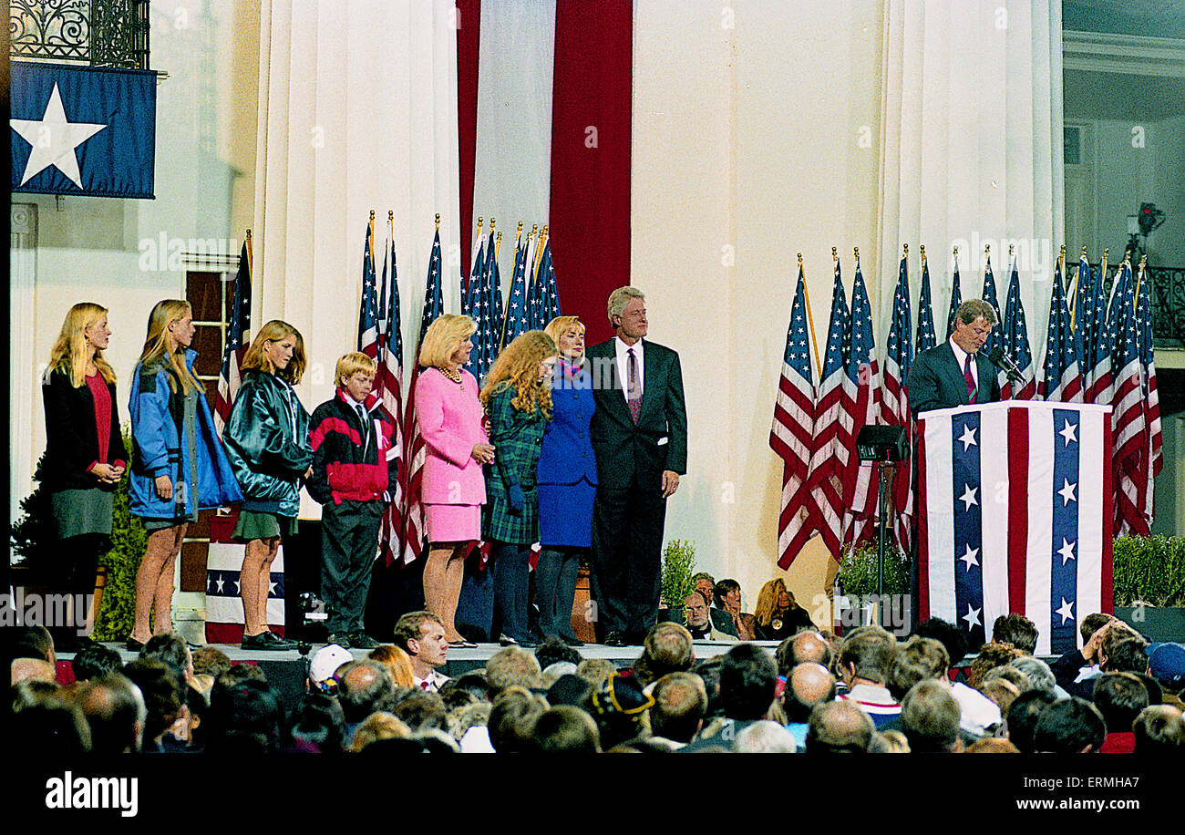 Ross perot 1992 presidential campaign hi-res stock photography and ...