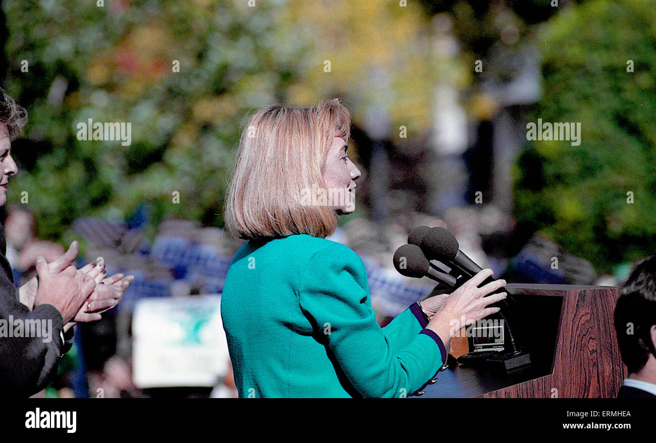 Richmond, Virginia. 10-16-1992 The Clintons kick off their final ...