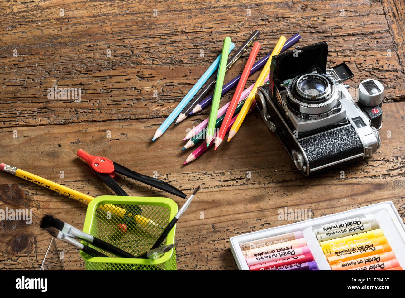 Artists creative work table Stock Photo - Alamy