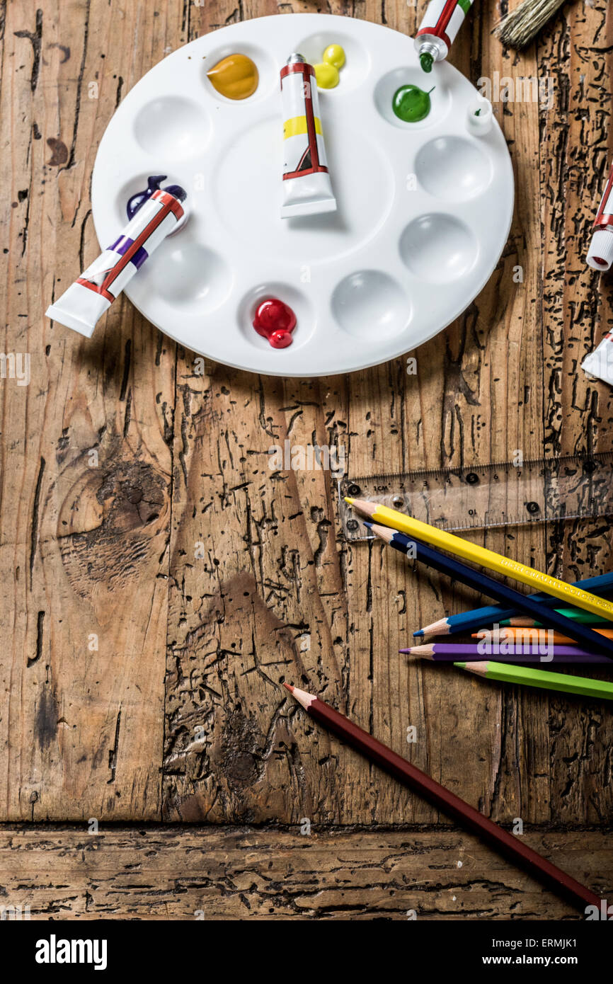 Artists creative work table Stock Photo - Alamy