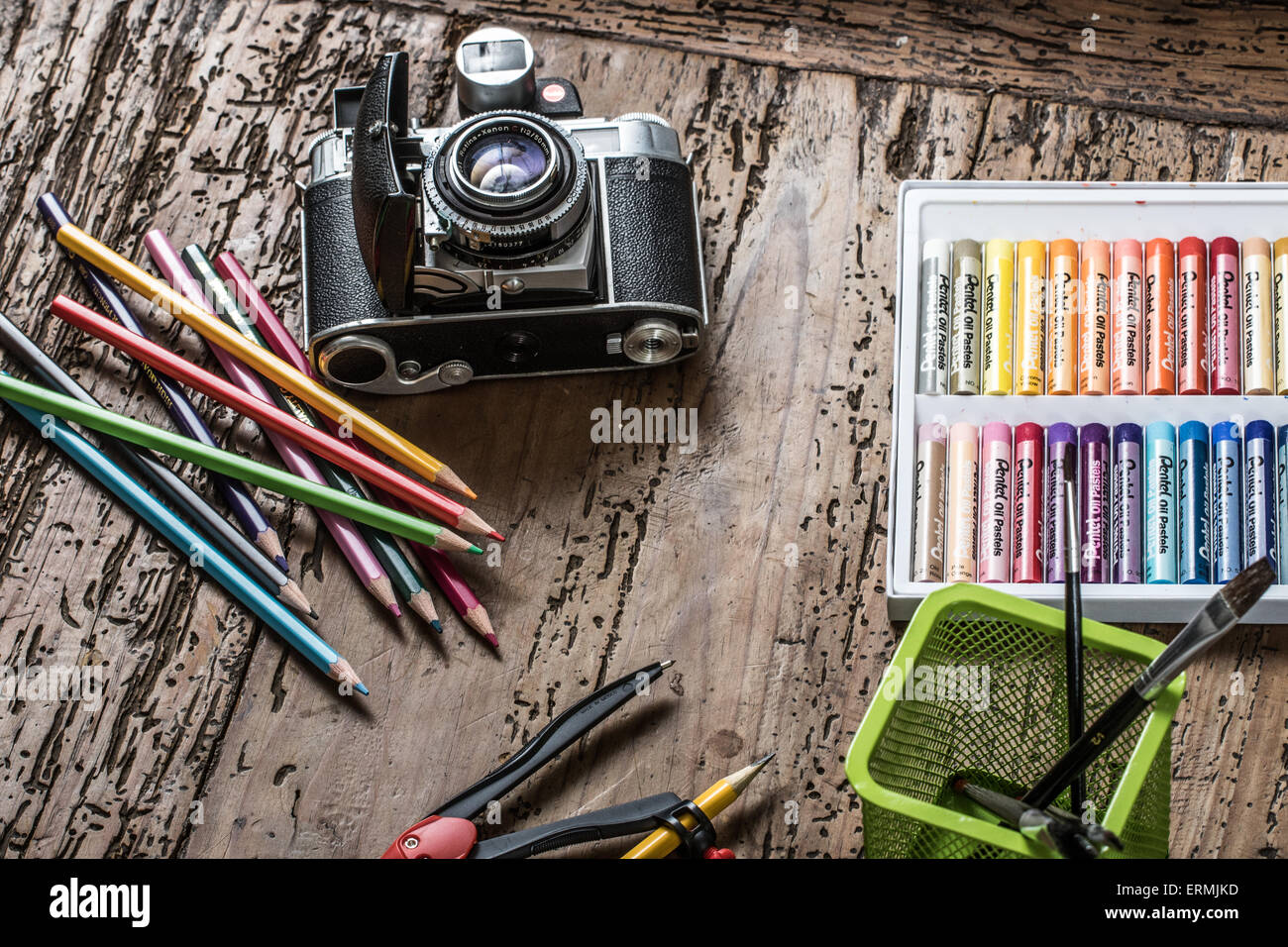 Artists creative work table Stock Photo - Alamy