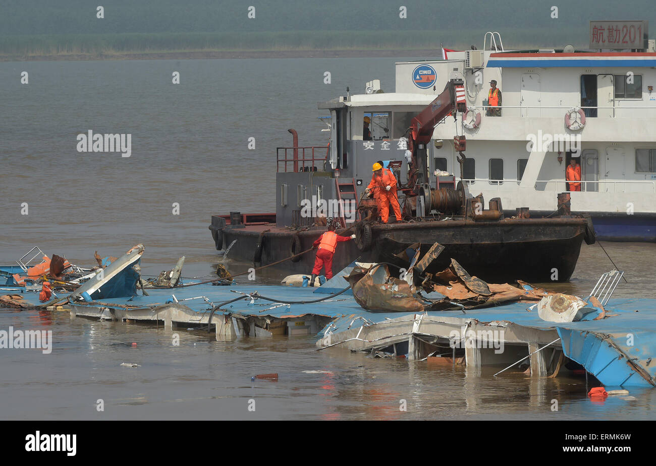 Capsized cruise ship hi-res stock photography and images - Alamy