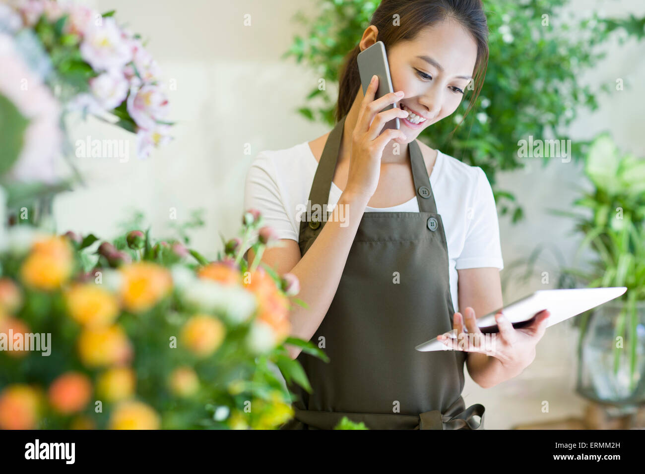 Indian mobile phone shop owner hi-res stock photography and images - Alamy