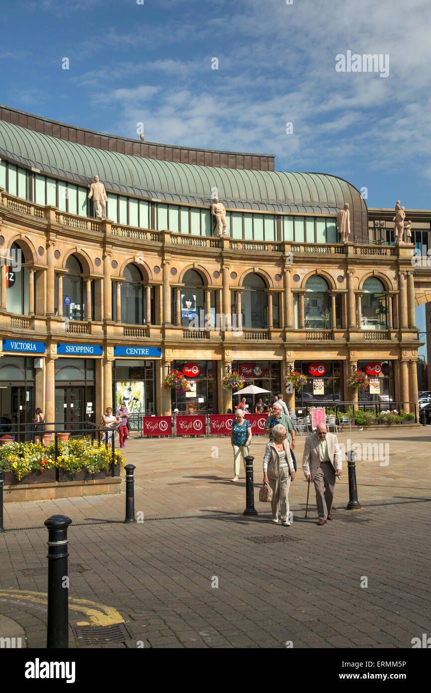 Harrogate Spa town in mid-summer, North Yorkshire, England Stock Photo ...