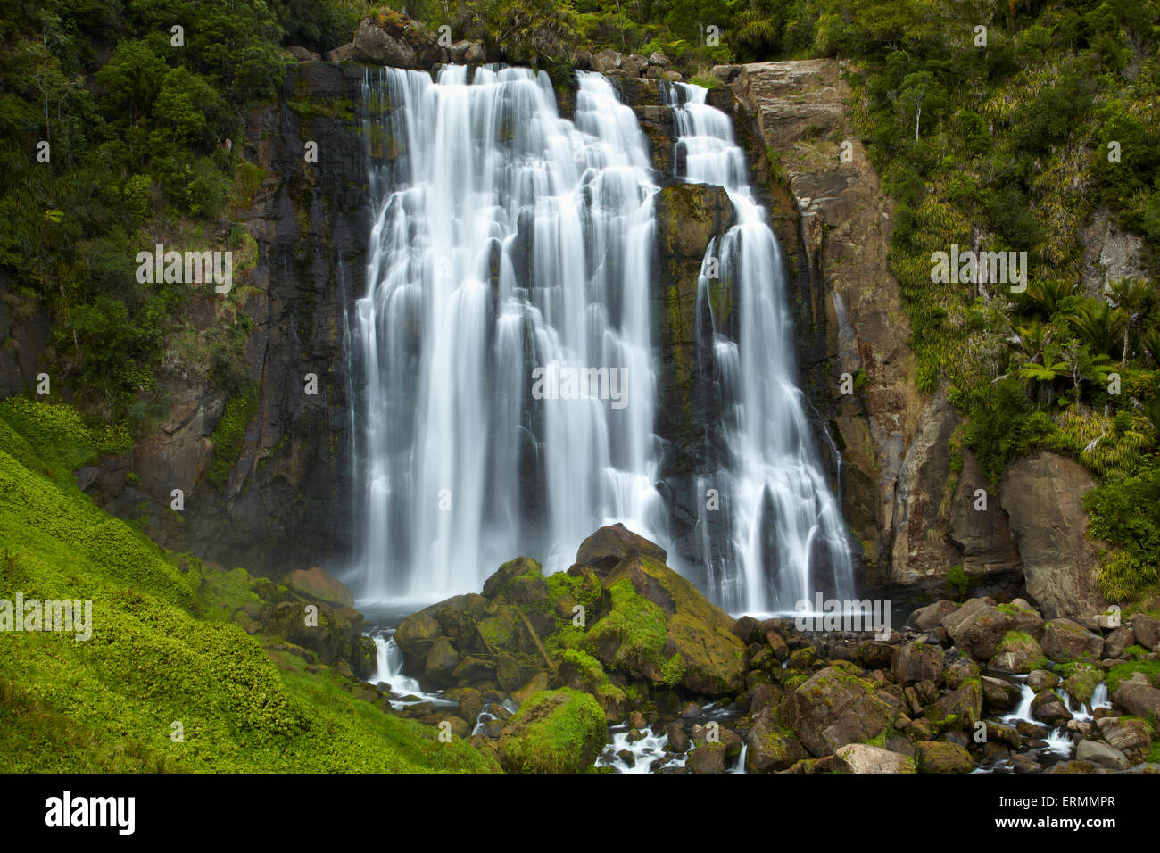 Marokopa Falls, Waitomo District, Waikato, North Island, New Zealand ...