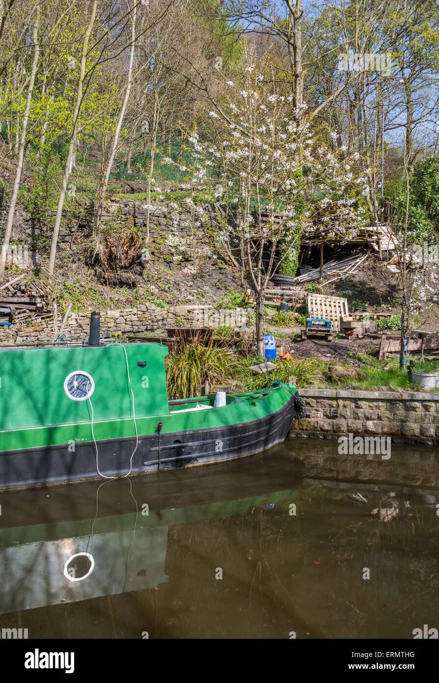 Untidy garden hi-res stock photography and images - Alamy