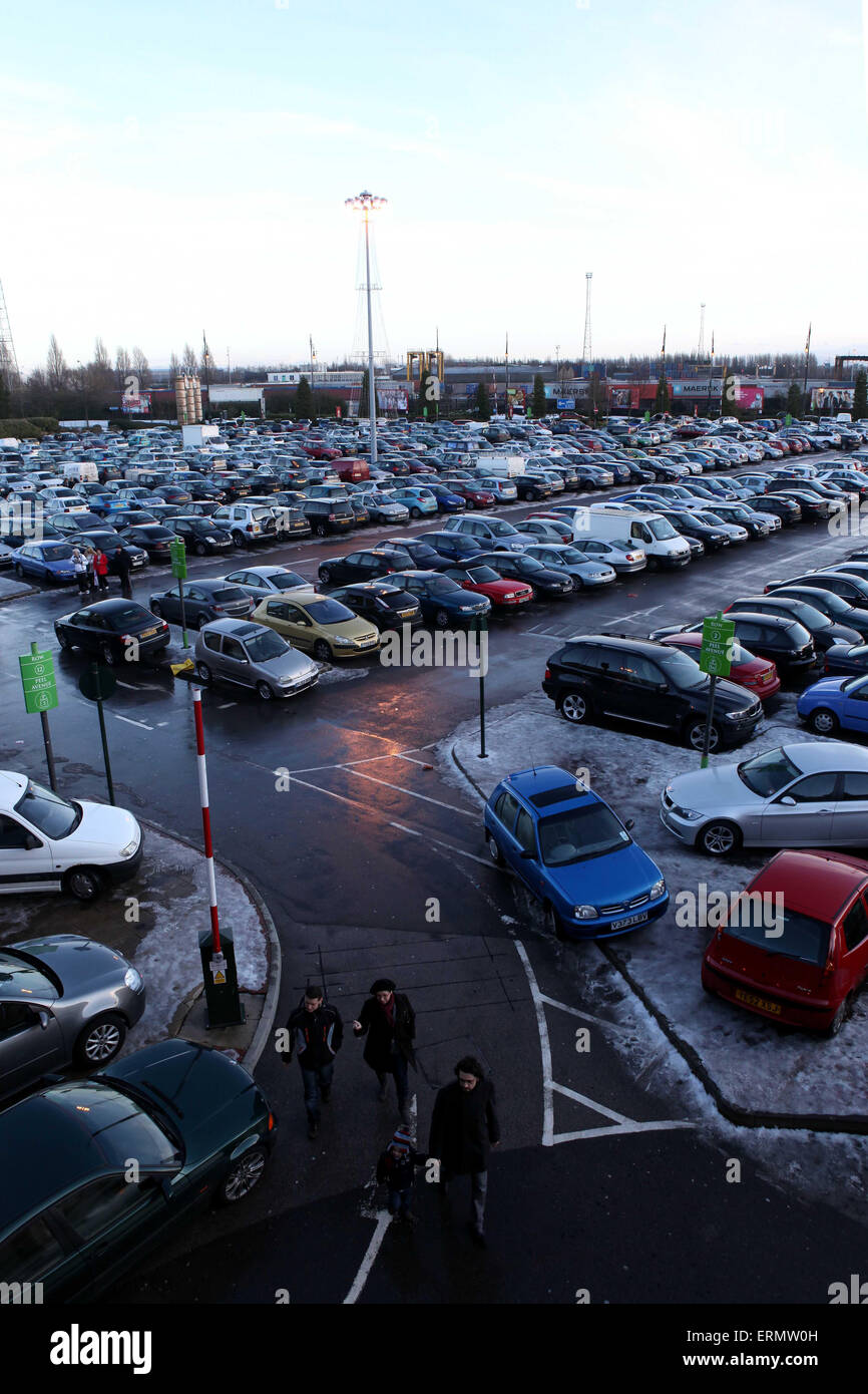 Traffic and car parking at the Trafford Centre , Boxing Day 2009 Stock ...