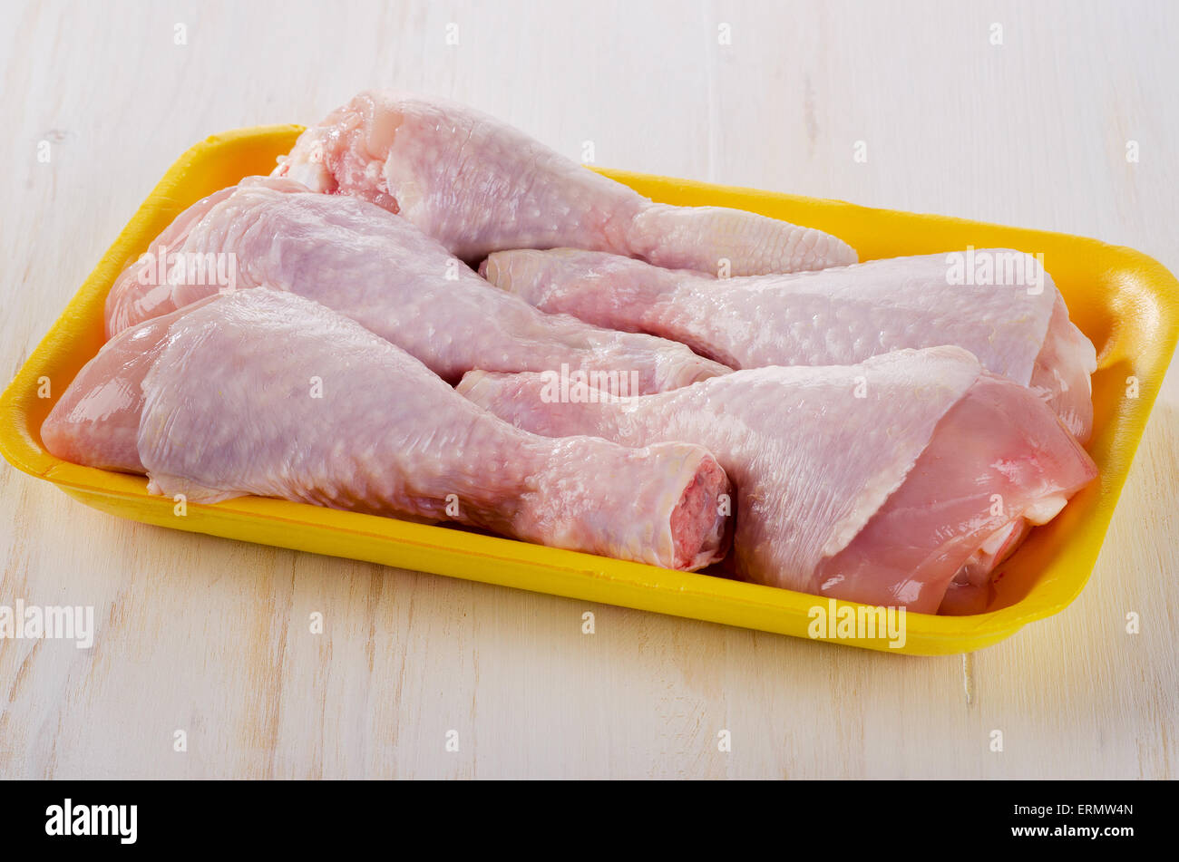 Fresh chicken legs on a tray Stock Photo - Alamy