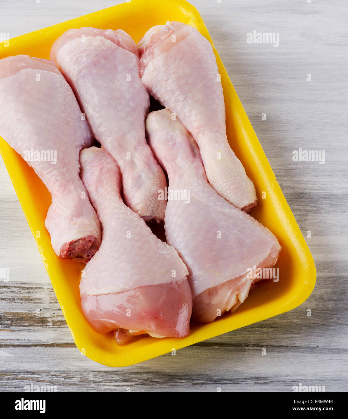 Fresh raw chicken legs on a tray Stock Photo - Alamy