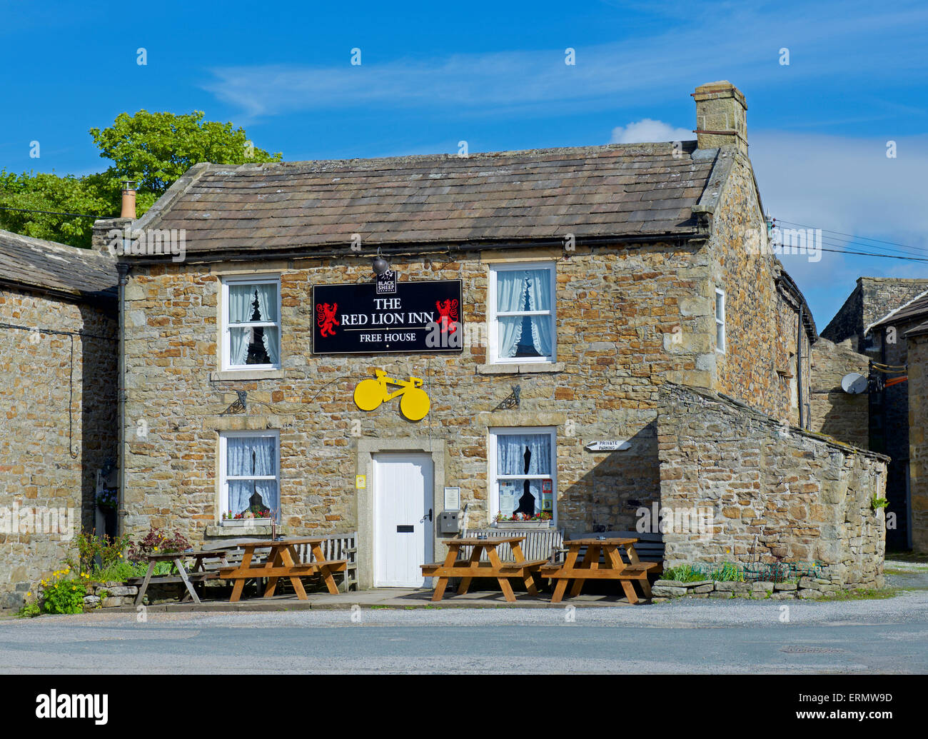 The Red Lion pub in Langthwaite, Arkengarthdale, Yorkshire Dales ...