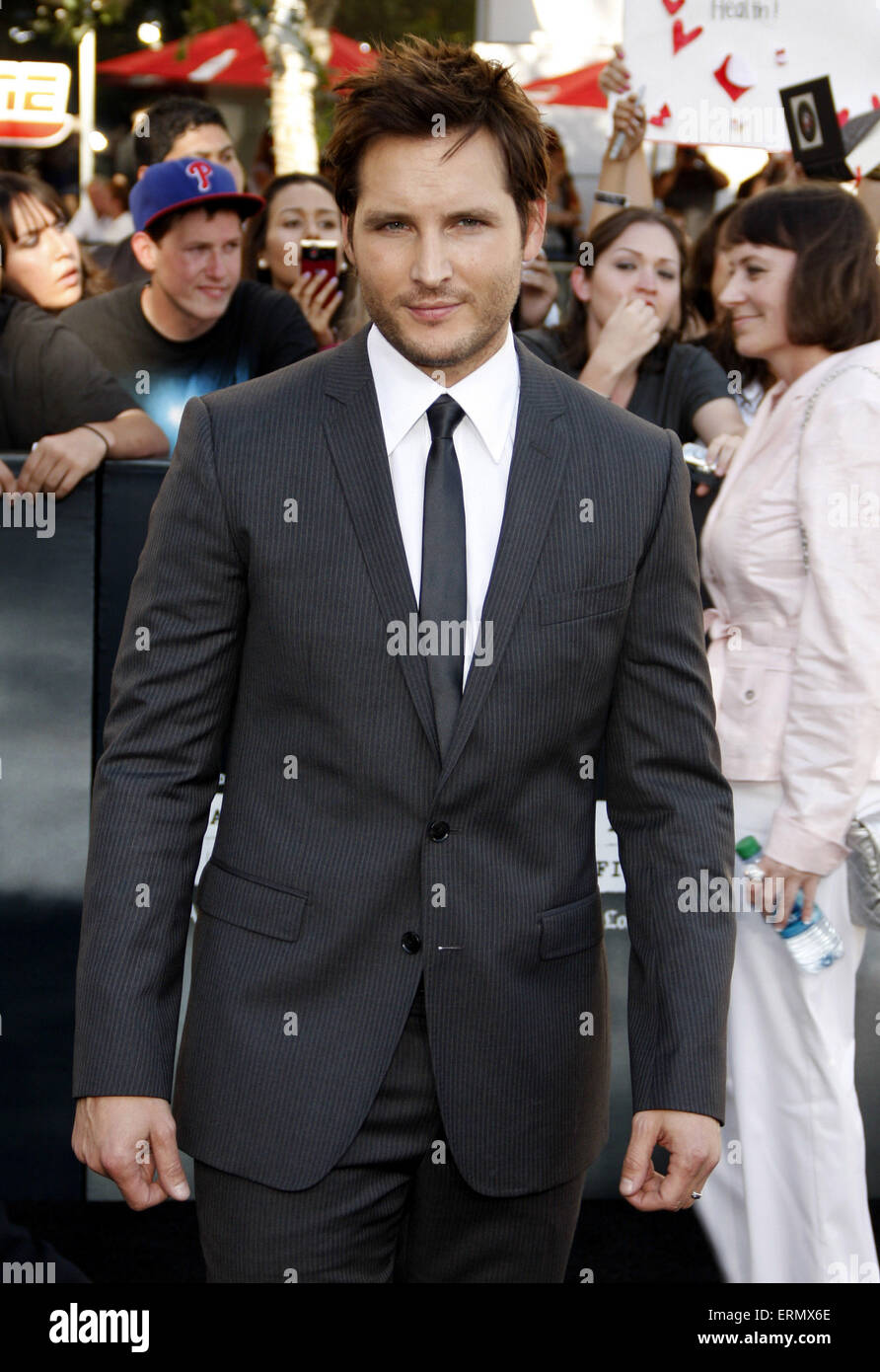 Peter Facinelli at the Los Angeles premiere of 'The Twilight Saga ...